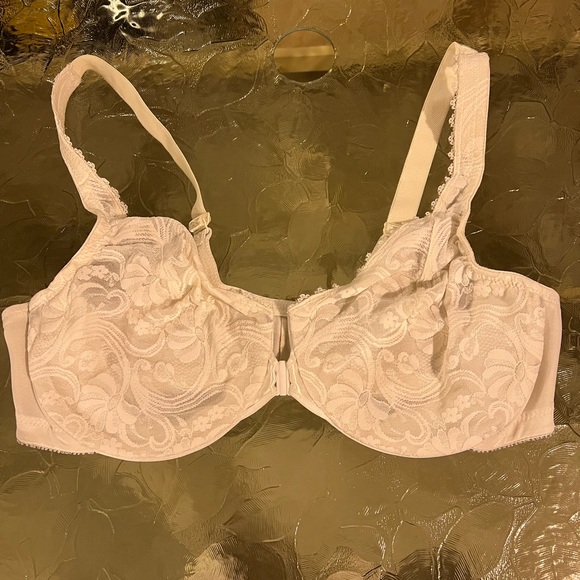 Glamorise | Intimates & Sleepwear | Glamorise White Lace Bra | Poshmark